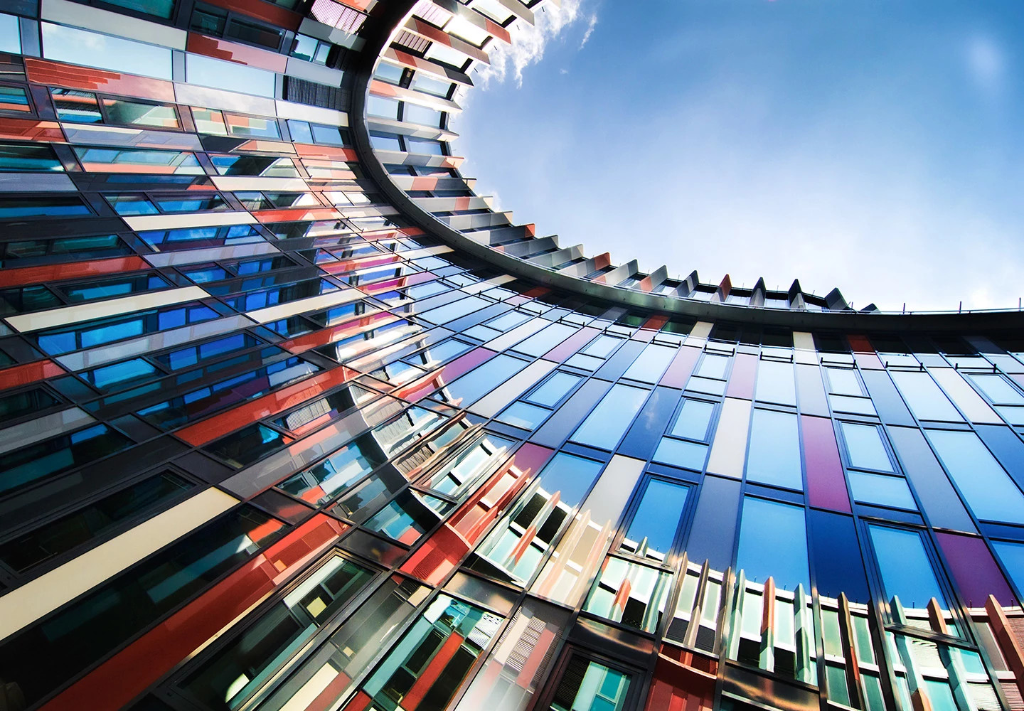 Comparing Monolithic vs.Modular Blockchains
